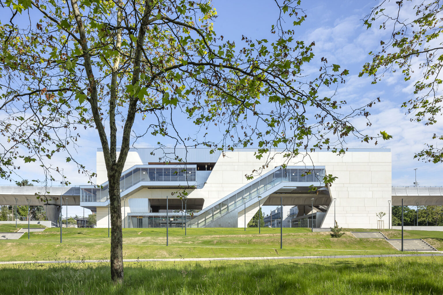 reconstruction du bâtiment restauration au lycée Chevrollier - Angers ...